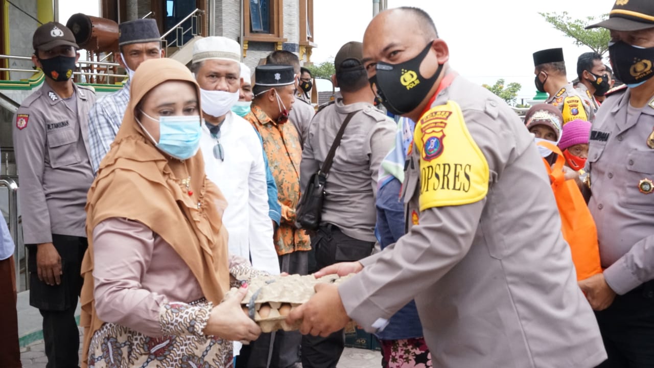 250 Paket Sembako Bantuan Kapolda Sumut Disalurkan Bagi Kaum Dhuafa – SuaraIndo.id