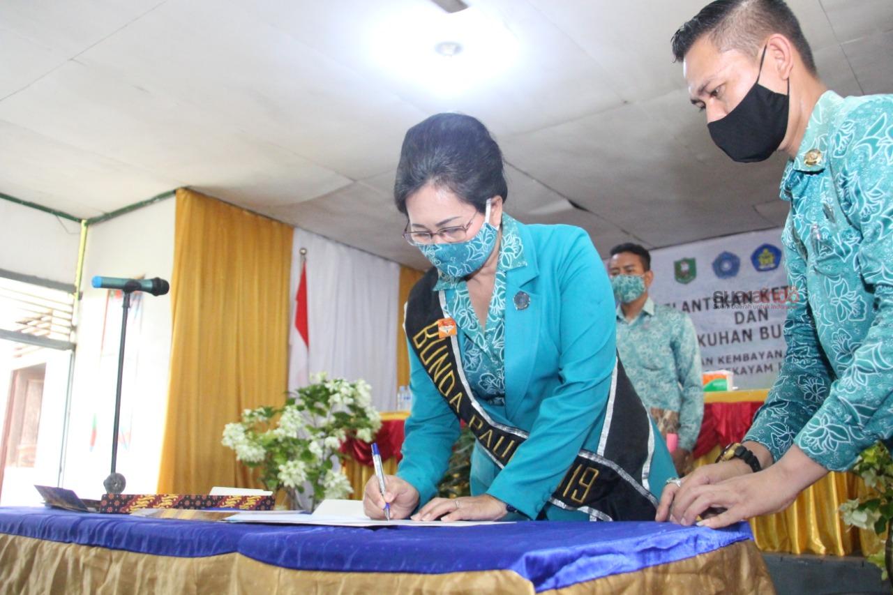 Ketua PKK Kabupaten Sanggau Lantik PKK Kecamatan dan Pengukuhan Bunda PAUD – SuaraIndo.id