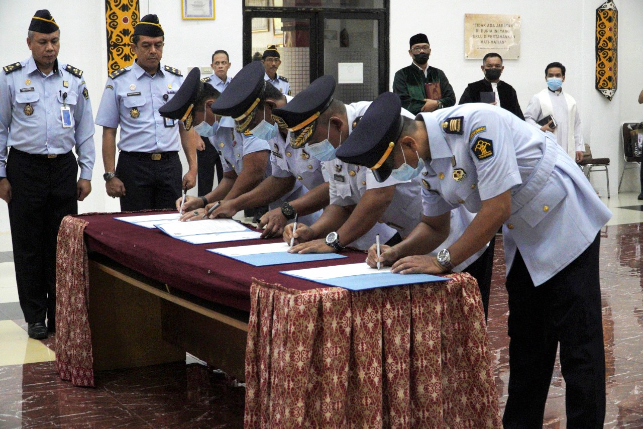 Kanwil Kemenkum Kalbar Lantik Pejabat Administrasi Baru – SuaraIndo.id