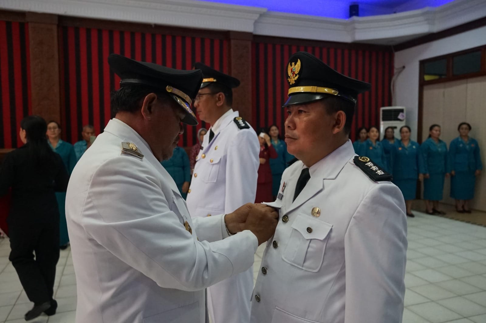 Bupati Sanggau Lantik Camat Bonti dan Toba – SuaraIndo.id