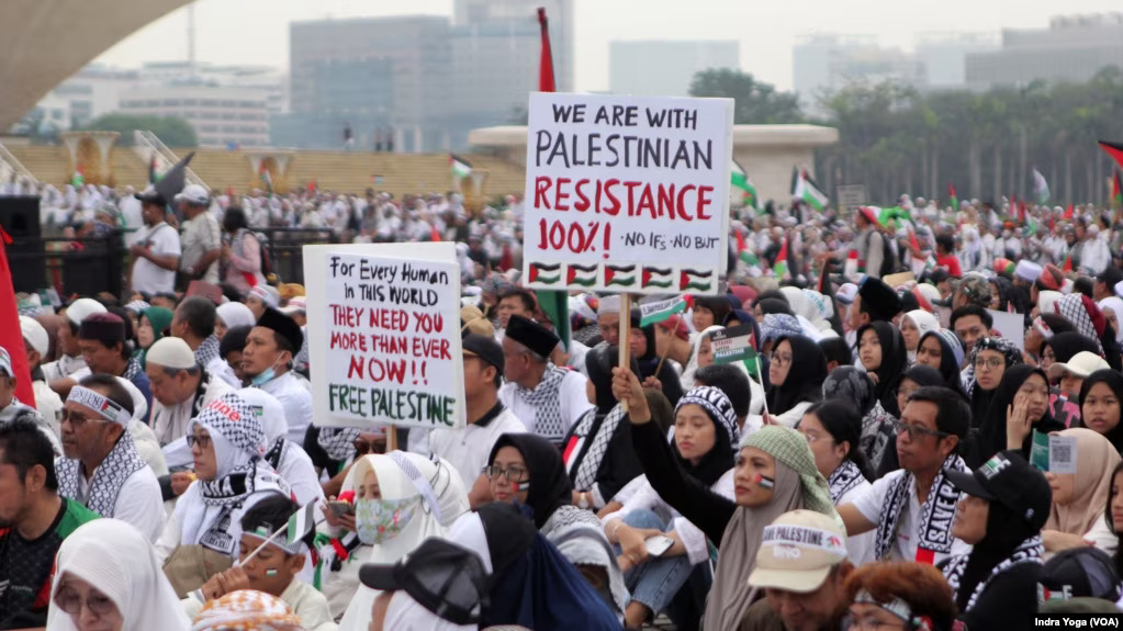 Gelar Aksi Bela Palestina, Ratusan Ribu Orang Padati Monas – SuaraIndo.id
