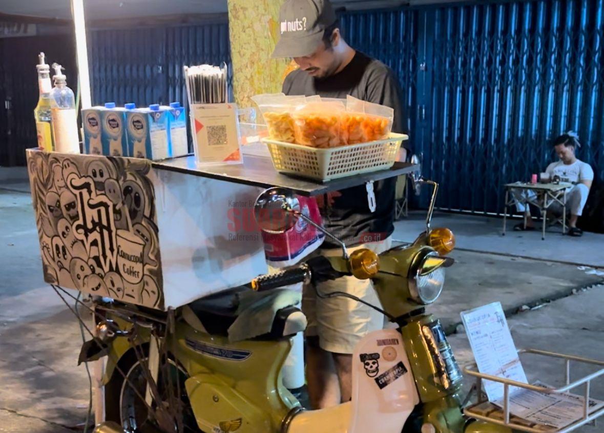 Berawal dari Jual Kopi Botolan, Tiga Sahabat Kini Buka Konsep Street ...