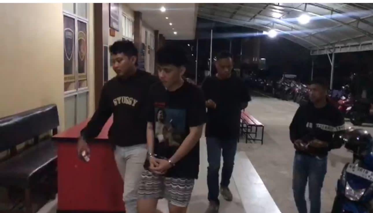 Termakan Api Cemburu Pemuda di Pontianak Bacok Pria Penganggu Pacarnya ... Termakan Api Cemburu Pemuda di Pontianak Bacok Pria Penganggu Pacarnya ...