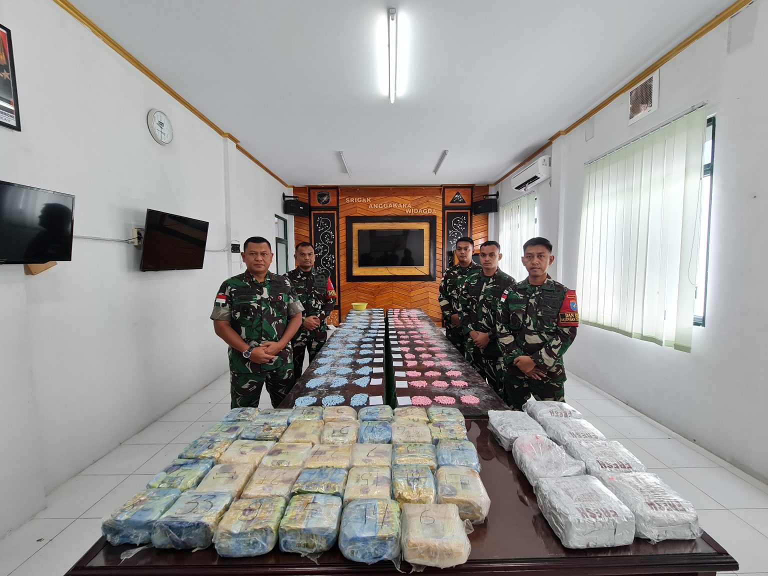 Satgas Pamtas Yonkav 12/BC Gagalkan Penyelundupan 35,9 Kg Sabu di Temajuk Sambas – SuaraIndo.id