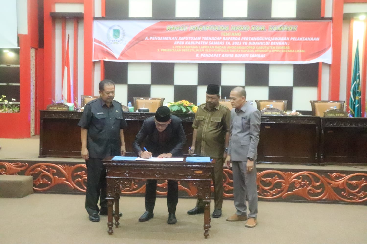 Berikan Catatan dan Rekomendasi Pertanggungjawaban APBD Sambas 2023 - Sumber : Suaraindo.id ...