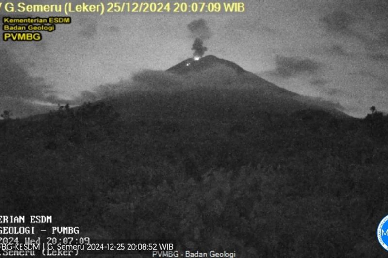 Gunung Semeru Kembali Erupsi: Kolom Letusan Capai 700 Meter – SuaraIndo.id