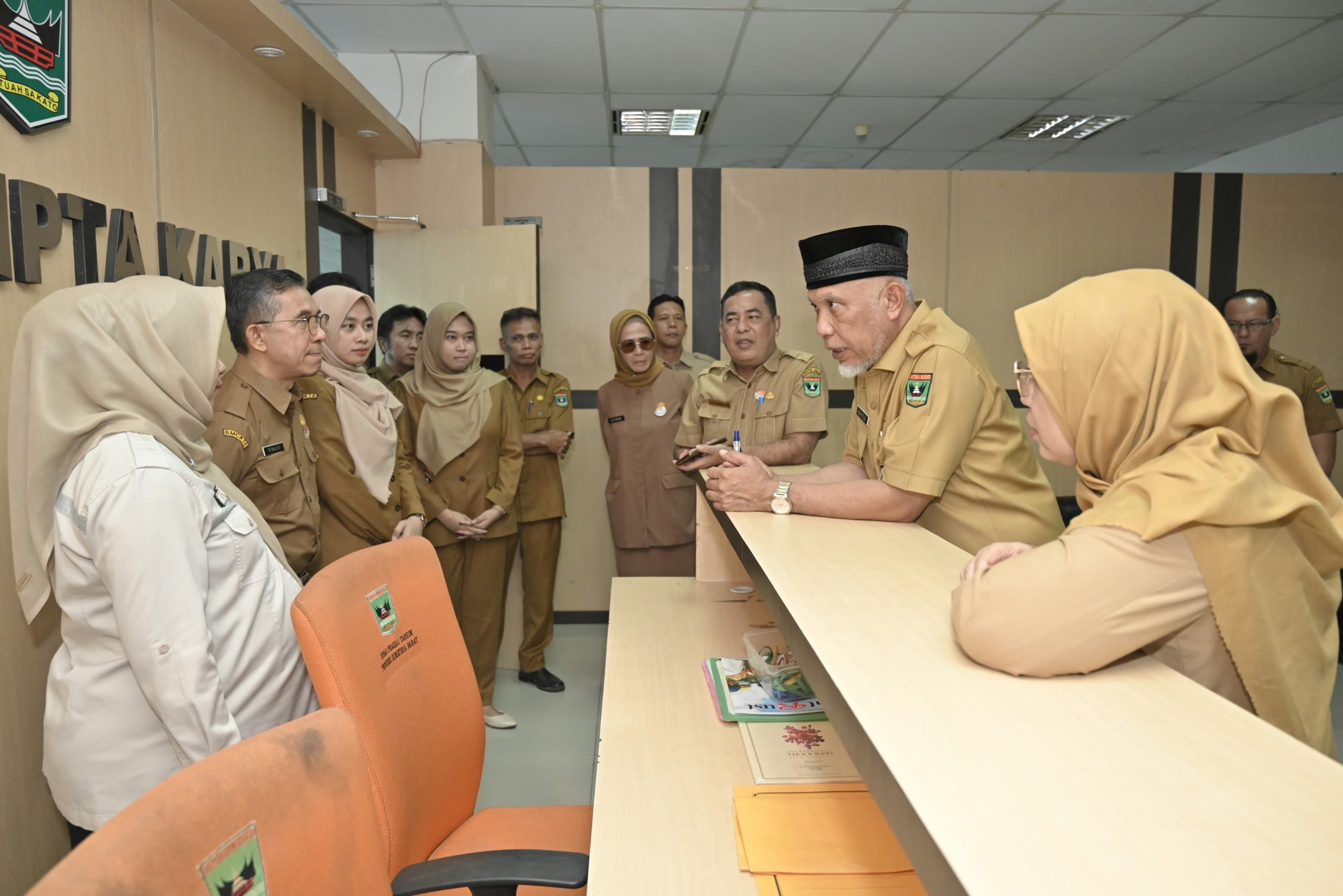 Gubernur Sumbar Lakukan Sidak Hari Pertama Masuk Kerja Pasca Cuti Hari Raya Idul Fitri 1446 H ...
