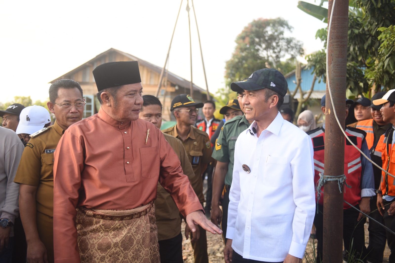 Gubernur Herman Deru Tinjau Pengerjaan Pemasangan Slab on Pile Jalan Lettu Karim Kadir Gandus ...