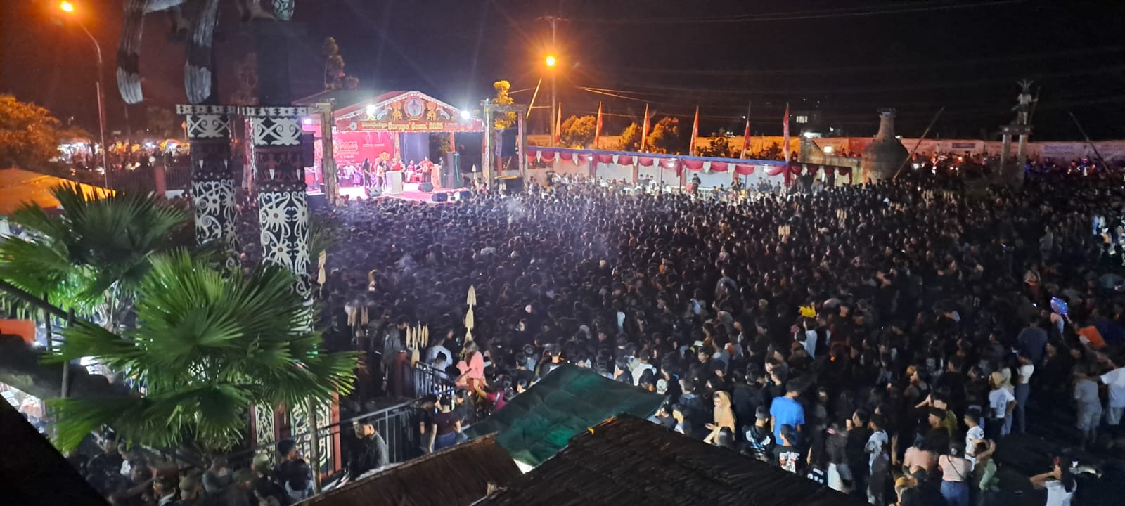 Barape Sawa 2025 Resmi Ditutup: Ribuan Warga Bengkayang Tumpah Ruah ...