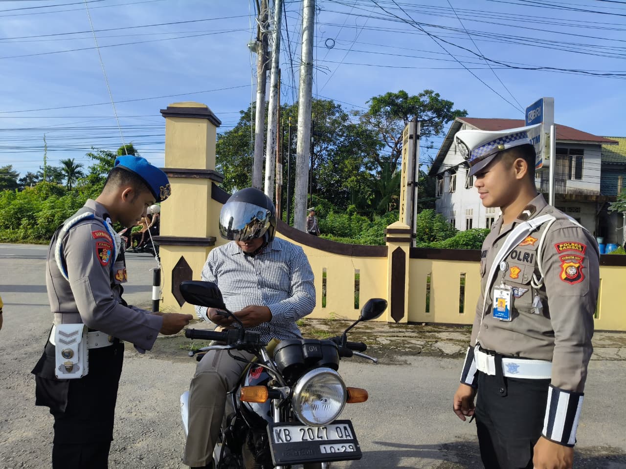 Jelang Operasi Zebra Kapuas 2025, Polres Sambas Gelar Razia Internal untuk Perkuat Disiplin ...